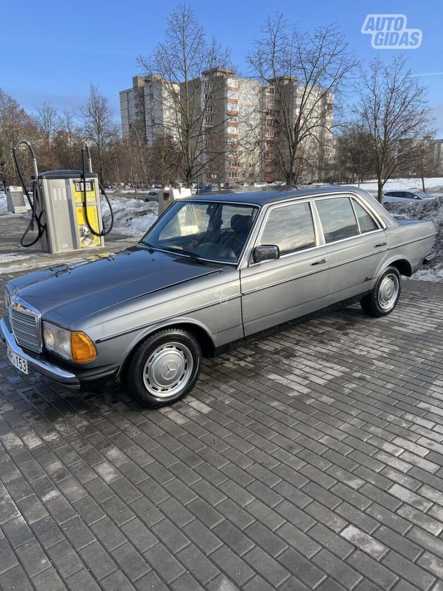 Pelēks Mercedes-Benz W 123 1981 Kauņa, ar dzinēja tilpumu 2.00 L un nobraukumu 350 tūkst. km par 2000 €, foto 19 vietnē AUTOMOTO.COM.LV