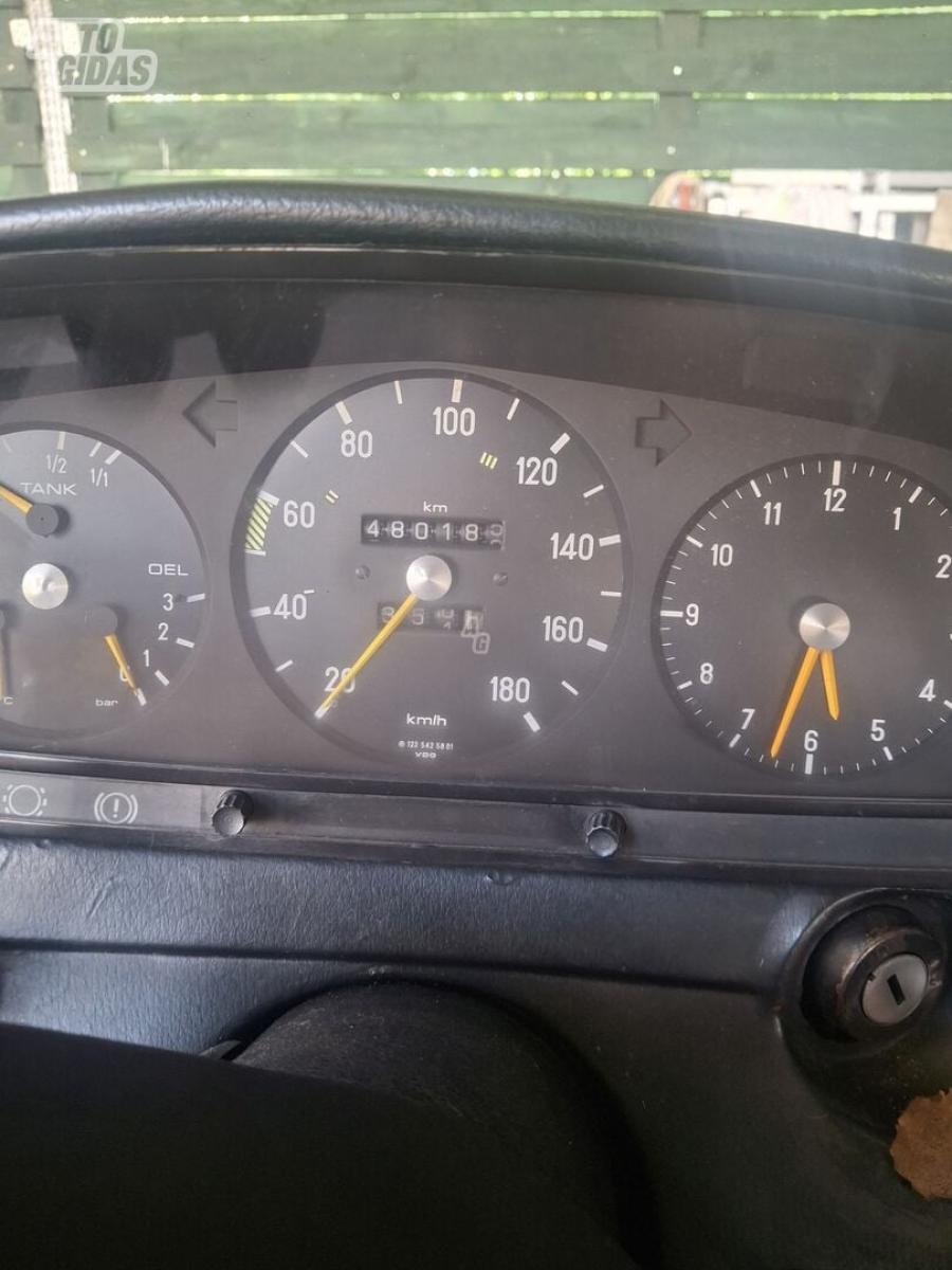 Красный Мерседес W 123 1986 в Каунас, объемом двигателя 2.80 л и пробегом 480 тыс. км за 3500 €, фото 3 на AUTOMOTO.COM.LV