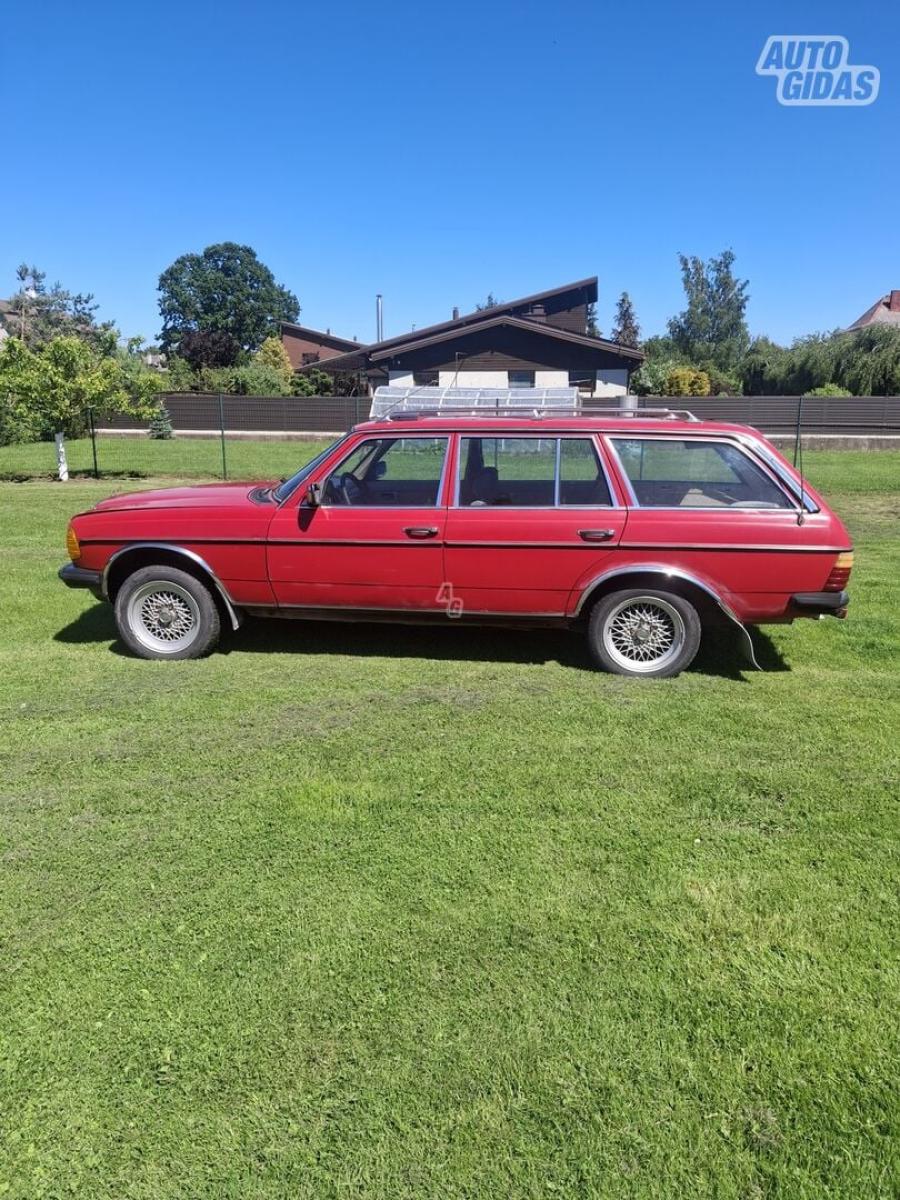 Красный Мерседес W 123 1986 в Каунас, объемом двигателя 2.80 л и пробегом 480 тыс. км за 3500 €, фото 4 на AUTOMOTO.COM.LV