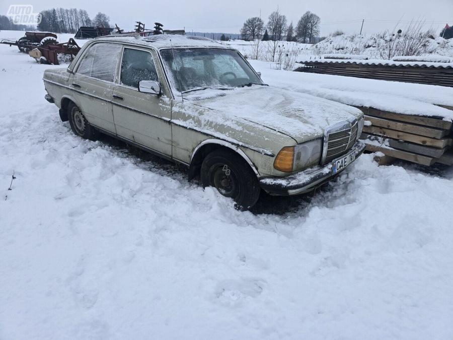 Мерседес W 123 1983 в Паневежис, объемом двигателя 3.00 л и пробегом 300 тыс. км за 850 €, фото 1 на AUTOMOTO.COM.LV