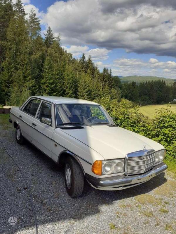 Белый Мерседес W 123 1976 в Рокишкис, объемом двигателя 2.53 л и пробегом 280 тыс. км за 2500 €, фото 1 на AUTOMOTO.COM.LV