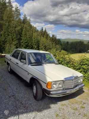 Белый Мерседес W 123 1976 в Рокишкис, объемом двигателя 2.53 л и пробегом 280 тыс. км за 2500 €, фото  на AUTOMOTO.COM.LV