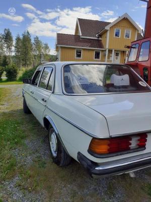 Белый Мерседес W 123 1976 в Рокишкис, объемом двигателя 2.53 л и пробегом 280 тыс. км за 2500 €, фото 4 на AUTOMOTO.COM.LV