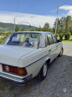 Белый Мерседес W 123 1976 в Рокишкис, объемом двигателя 2.53 л и пробегом 280 тыс. км за 2500 €, фото 5 на AUTOMOTO.COM.LV