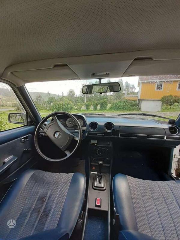 Белый Мерседес W 123 1976 в Рокишкис, объемом двигателя 2.53 л и пробегом 280 тыс. км за 2500 €, фото 5 на AUTOMOTO.COM.LV