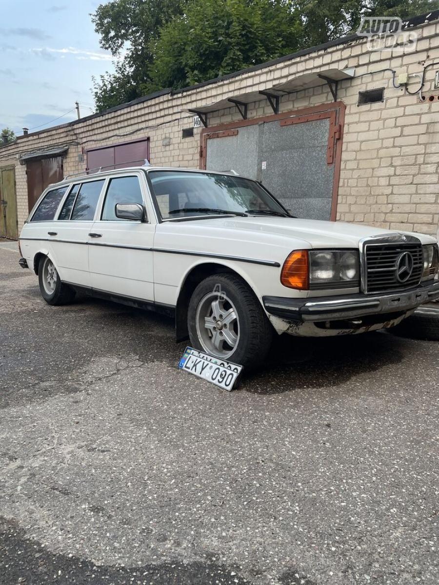 Белый Мерседес W 123 1984 в Вильнюс, объемом двигателя 3.00 л и пробегом 349 тыс. км за 1777 €, фото 1 на AUTOMOTO.COM.LV