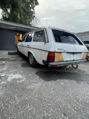 Белый Мерседес W 123 1984 в Вильнюс, объемом двигателя 3.00 л и пробегом 349 тыс. км за 1777 €, фото 8 на AUTOMOTO.COM.LV