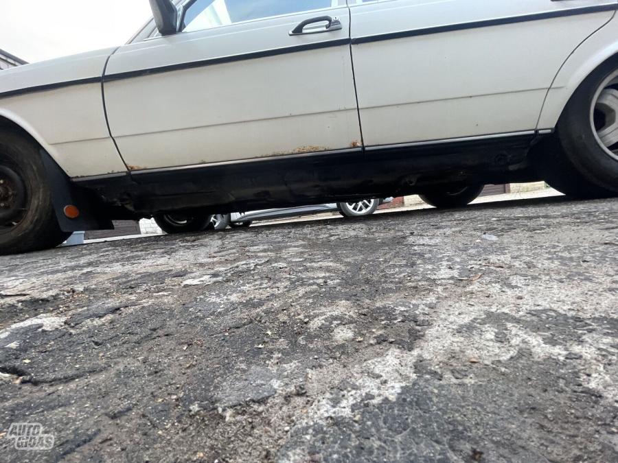 Белый Мерседес W 123 1984 в Вильнюс, объемом двигателя 3.00 л и пробегом 349 тыс. км за 1777 €, фото 10 на AUTOMOTO.COM.LV