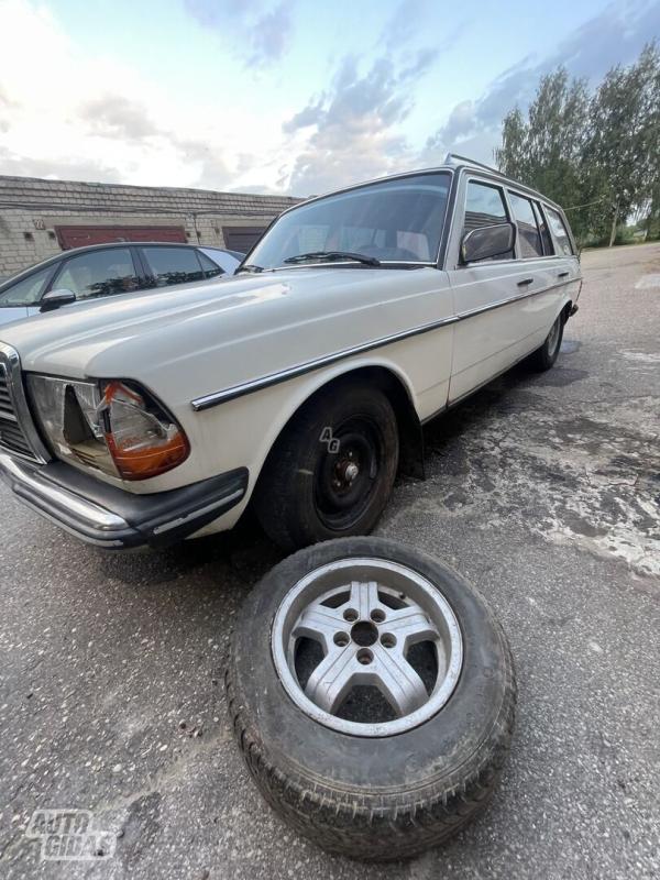 Белый Мерседес W 123 1984 в Вильнюс, объемом двигателя 3.00 л и пробегом 349 тыс. км за 1777 €, фото 10 на AUTOMOTO.COM.LV