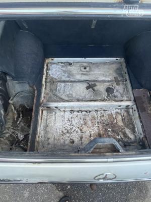 Белый Мерседес W 123 1984 в Вильнюс, объемом двигателя 3.00 л и пробегом 349 тыс. км за 1777 €, фото 13 на AUTOMOTO.COM.LV