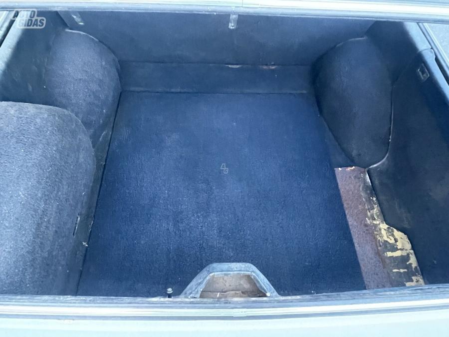 Белый Мерседес W 123 1984 в Вильнюс, объемом двигателя 3.00 л и пробегом 349 тыс. км за 1777 €, фото 25 на AUTOMOTO.COM.LV