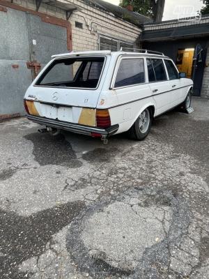 Balts Mercedes-Benz W 123 1984 Viļņa, ar dzinēja tilpumu 3.00 L un nobraukumu 349 tūkst. km par 1666 €, foto 6 vietnē AUTOMOTO.COM.LV