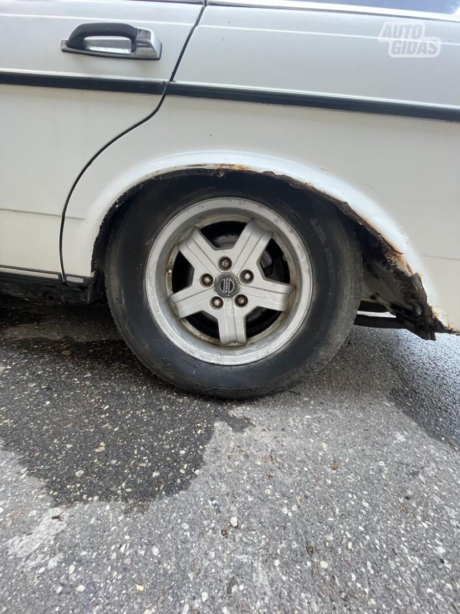 Balts Mercedes-Benz W 123 1984 Viļņa, ar dzinēja tilpumu 3.00 L un nobraukumu 349 tūkst. km par 1666 €, foto 9 vietnē AUTOMOTO.COM.LV