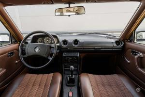 Yellow Mercedes-Benz W 123 1979 in Tallinn, with an engine capacity of 3.00 L and mileage of 261 thousand km for 14500 €, photo 19 on AUTOMOTO.COM.LV