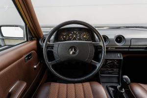 Yellow Mercedes-Benz W 123 1979 in Tallinn, with an engine capacity of 3.00 L and mileage of 261 thousand km for 14500 €, photo 20 on AUTOMOTO.COM.LV