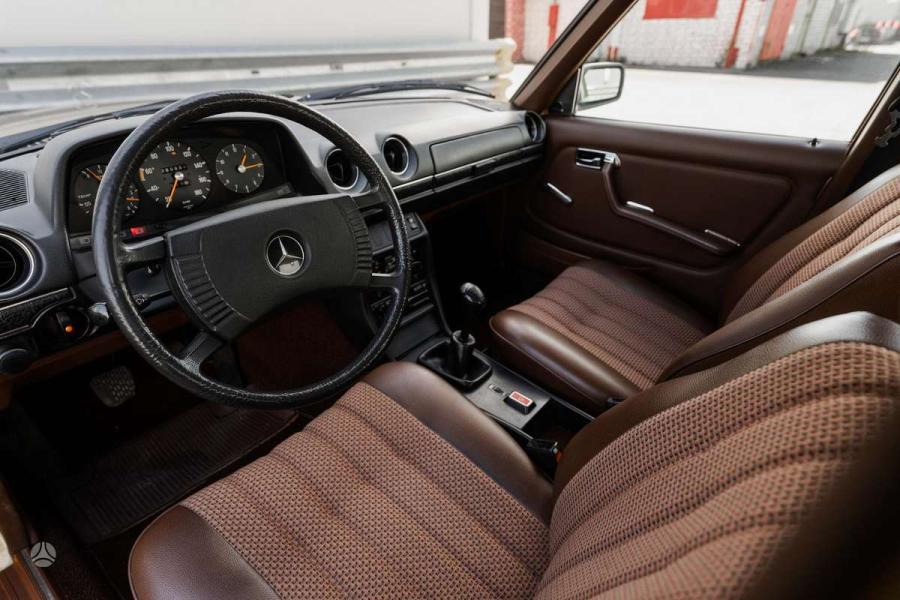 Yellow Mercedes-Benz W 123 1979 in Tallinn, with an engine capacity of 3.00 L and mileage of 261 thousand km for 14500 €, photo 23 on AUTOMOTO.COM.LV