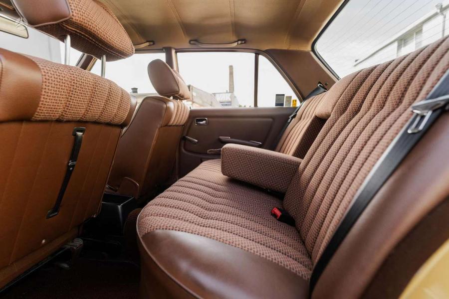 Yellow Mercedes-Benz W 123 1979 in Tallinn, with an engine capacity of 3.00 L and mileage of 261 thousand km for 14500 €, photo 26 on AUTOMOTO.COM.LV