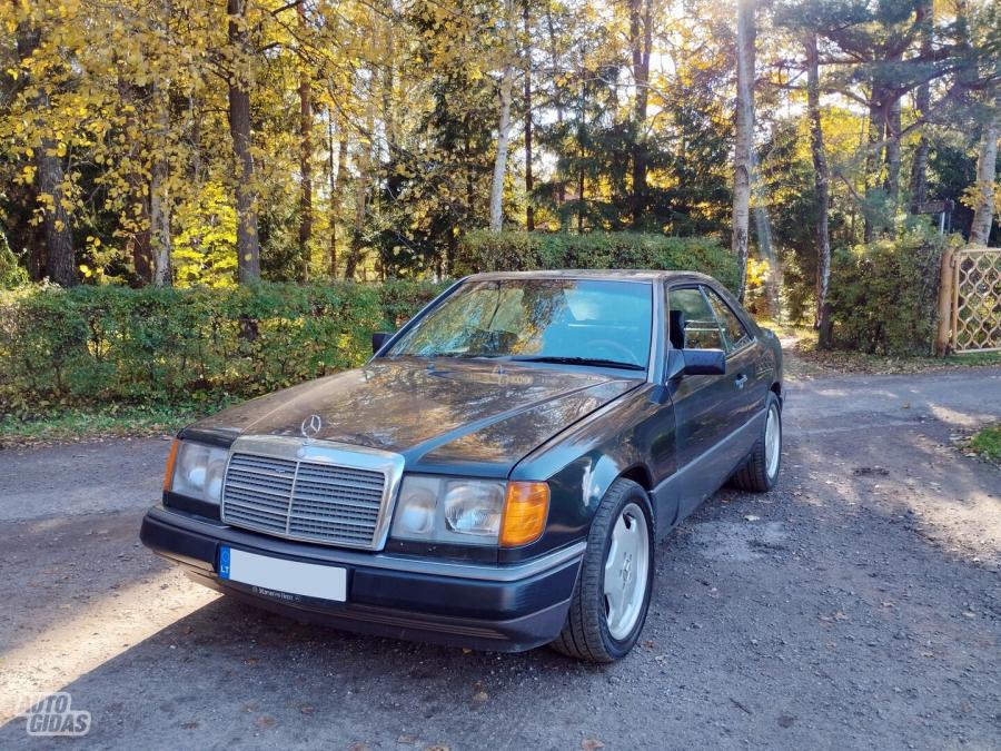 Melns Mercedes-Benz W 124 1986 Panevēža, ar dzinēja tilpumu 3.00 L un nobraukumu 300 tūkst. km par 4000 €, foto 1 vietnē AUTOMOTO.COM.LV