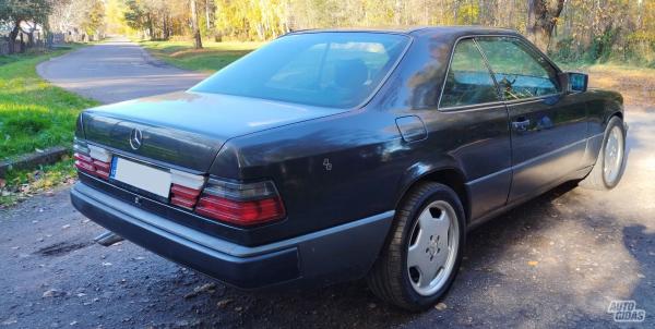 Black Mercedes-Benz W 124 1986 in Panevezys, with an engine capacity of 3.00 L and mileage of 300 thousand km for 4000 €, photo 3 on AUTOMOTO.COM.LV