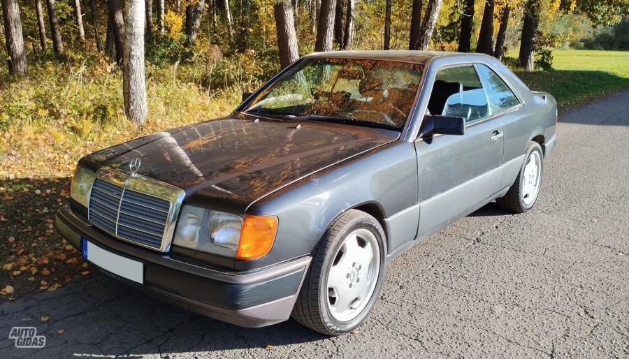 Melns Mercedes-Benz W 124 1986 Panevēža, ar dzinēja tilpumu 3.00 L un nobraukumu 300 tūkst. km par 4000 €, foto 6 vietnē AUTOMOTO.COM.LV