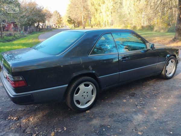 Black Mercedes-Benz W 124 1986 in Panevezys, with an engine capacity of 3.00 L and mileage of 300 thousand km for 4000 €, photo 10 on AUTOMOTO.COM.LV