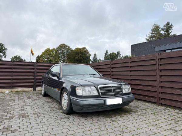 Мерседес W 124 1993 в Шилале на AUTOMOTO.COM.LV Черный Мерседес W 124 1993 в Шилале, объемом двигателя 2.20 л и пробегом 300 тыс. км за 3800 €, фото 1 на AUTOMOTO.COM.LV