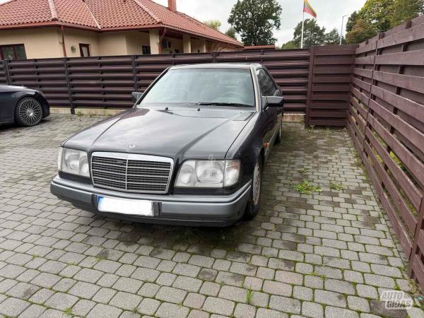 Мерседес W 124 1993 в Шилале на AUTOMOTO.COM.LV Черный Мерседес W 124 1993 в Шилале, объемом двигателя 2.20 л и пробегом 300 тыс. км за 3800 €, фото 3 на AUTOMOTO.COM.LV