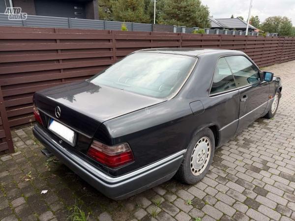 Мерседес W 124 1993 в Шилале на AUTOMOTO.COM.LV Черный Мерседес W 124 1993 в Шилале, объемом двигателя 2.20 л и пробегом 300 тыс. км за 3800 €, фото 4 на AUTOMOTO.COM.LV