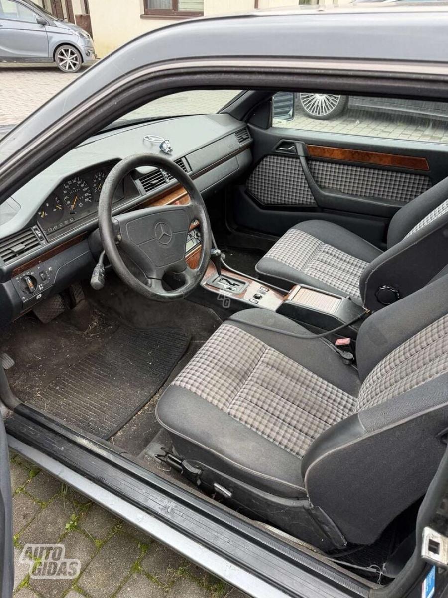 Черный Мерседес W 124 1993 в Шилале, объемом двигателя 2.20 л и пробегом 300 тыс. км за 3800 €, фото 5 на AUTOMOTO.COM.LV