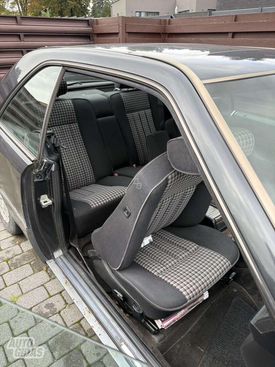 Черный Мерседес W 124 1993 в Шилале, объемом двигателя 2.20 л и пробегом 300 тыс. км за 3800 €, фото 6 на AUTOMOTO.COM.LV