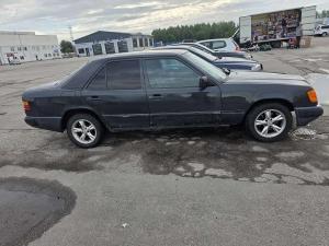 Черный Мерседес W 124 1986 в Паневежис, объемом двигателя 2.30 л и пробегом 238 тыс. км за 1750 €, фото 4 на AUTOMOTO.COM.LV