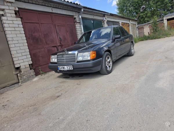 Black Mercedes-Benz W 124 1986 in Panevezys, with an engine capacity of 2.30 L and mileage of 238 thousand km for 1750 €, photo 6 on AUTOMOTO.COM.LV