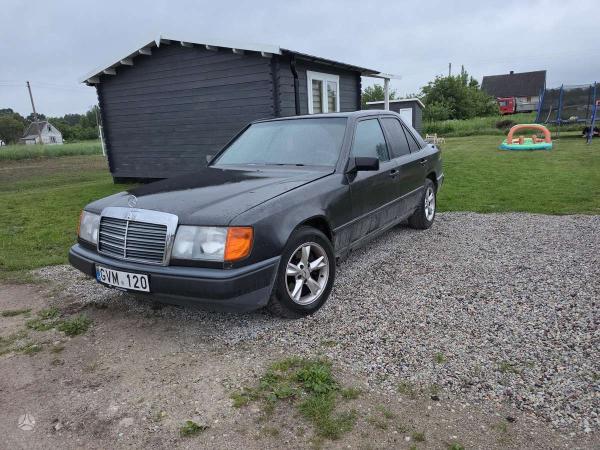 Black Mercedes-Benz W 124 1986 in Panevezys, with an engine capacity of 2.30 L and mileage of 238 thousand km for 1750 €, photo 9 on AUTOMOTO.COM.LV