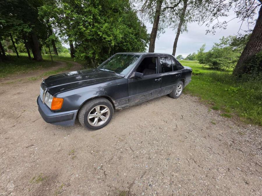 Черный Мерседес W 124 1986 в Паневежис, объемом двигателя 2.30 л и пробегом 238 тыс. км за 1750 €, фото 16 на AUTOMOTO.COM.LV