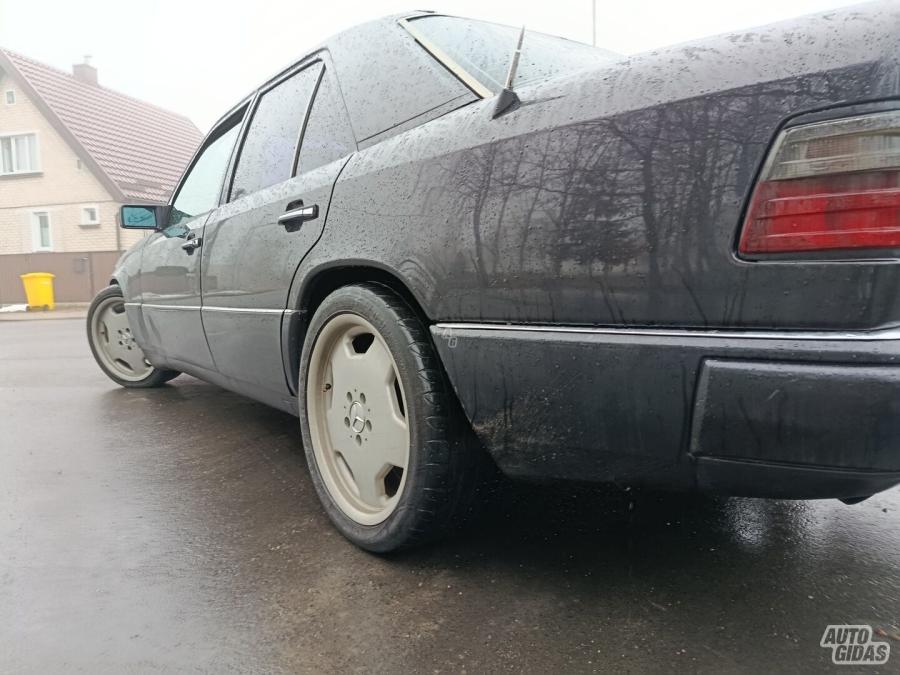 Черный Мерседес W 124 1989 в Шяуляй, объемом двигателя 2.50 л и пробегом 347 тыс. км за 4100 €, фото 13 на AUTOMOTO.COM.LV