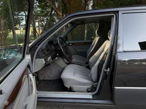 Black Mercedes-Benz W 124 1990 in Vilnius, with an engine capacity of 2.30 L and mileage of 251 thousand km for 5500 €, photo 9 on AUTOMOTO.COM.LV