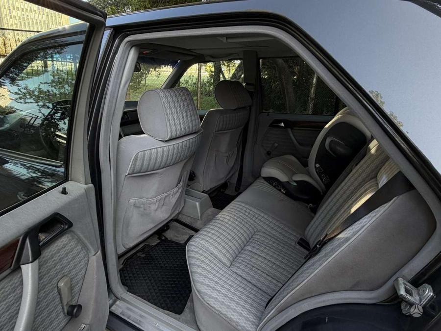 Black Mercedes-Benz W 124 1990 in Vilnius, with an engine capacity of 2.30 L and mileage of 251 thousand km for 5500 €, photo 10 on AUTOMOTO.COM.LV