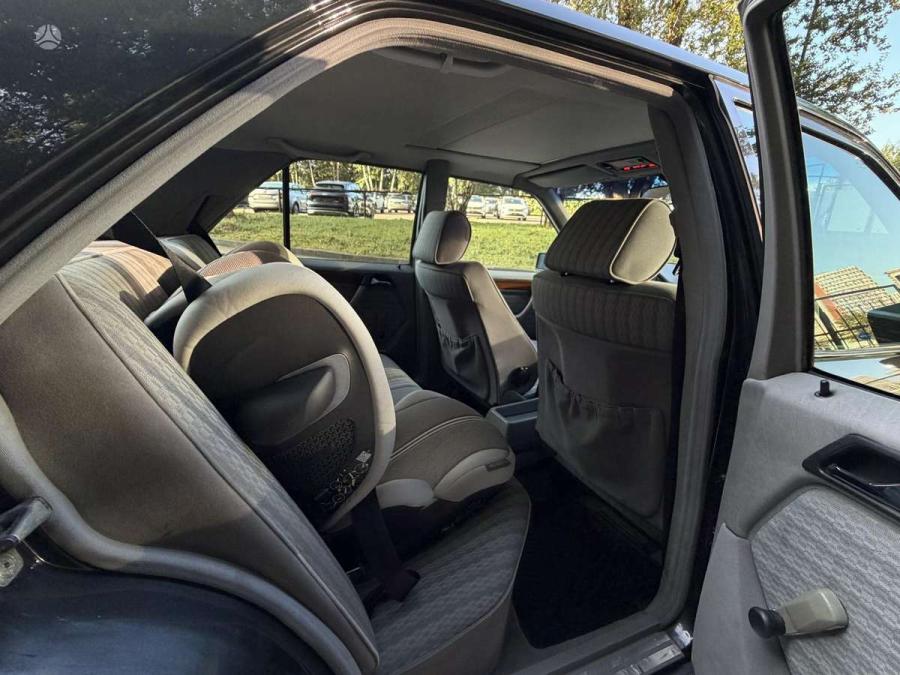 Black Mercedes-Benz W 124 1990 in Vilnius, with an engine capacity of 2.30 L and mileage of 251 thousand km for 5500 €, photo 12 on AUTOMOTO.COM.LV
