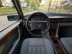 Black Mercedes-Benz W 124 1990 in Vilnius, with an engine capacity of 2.30 L and mileage of 251 thousand km for 5500 €, photo 15 on AUTOMOTO.COM.LV