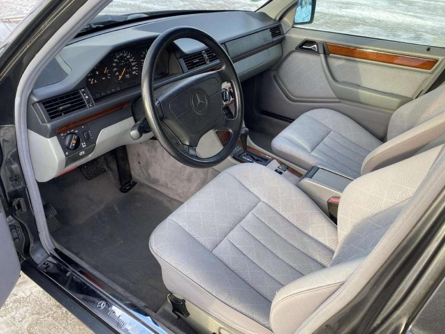 Черный Мерседес W 124 1995 в Ионишкис, объемом двигателя 2.80 л и пробегом 249 тыс. км за 9100 €, фото 12 на AUTOMOTO.COM.LV