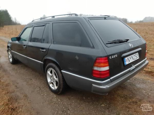 Black Mercedes-Benz W 124 1995 in Ignalina, with an engine capacity of 2.20 L and mileage of 371 thousand km for 4300 €, photo 4 on AUTOMOTO.COM.LV