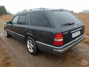 Black Mercedes-Benz W 124 1995 in Ignalina, with an engine capacity of 2.20 L and mileage of 371 thousand km for 4300 €, photo 4 on AUTOMOTO.COM.LV