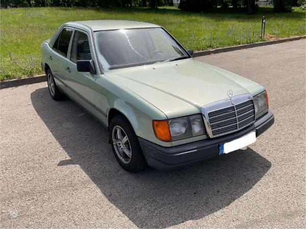 Green Mercedes-Benz W 124 1988 in Klaipeda, with an engine capacity of 1.98 L and mileage of 552 thousand km for 2400 €, photo 1 on AUTOMOTO.COM.LV