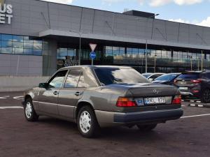 Серый Мерседес W 124 1990 в Вильнюс, объемом двигателя 2.00 л и пробегом 400 тыс. км за 2750 €, фото 5 на AUTOMOTO.COM.LV