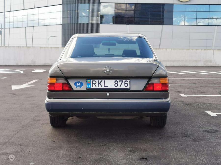 Серый Мерседес W 124 1990 в Вильнюс, объемом двигателя 2.00 л и пробегом 400 тыс. км за 2750 €, фото 7 на AUTOMOTO.COM.LV
