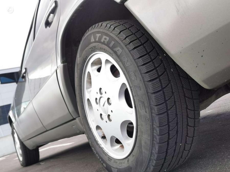 Серый Мерседес W 124 1990 в Вильнюс, объемом двигателя 2.00 л и пробегом 400 тыс. км за 2750 €, фото 11 на AUTOMOTO.COM.LV