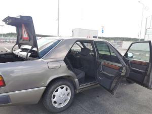 Серый Мерседес W 124 1990 в Вильнюс, объемом двигателя 2.00 л и пробегом 400 тыс. км за 2750 €, фото 14 на AUTOMOTO.COM.LV