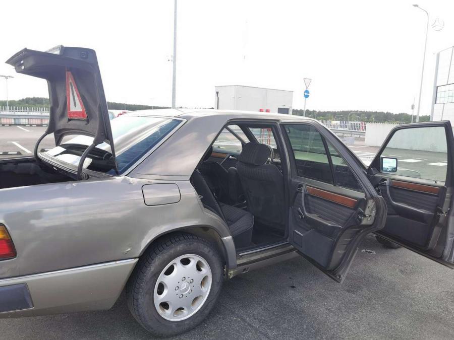 Серый Мерседес W 124 1990 в Вильнюс, объемом двигателя 2.00 л и пробегом 400 тыс. км за 2750 €, фото 14 на AUTOMOTO.COM.LV
