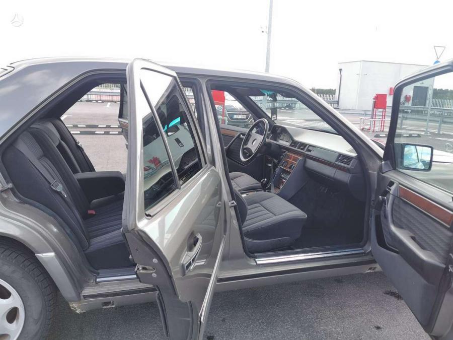 Серый Мерседес W 124 1990 в Вильнюс, объемом двигателя 2.00 л и пробегом 400 тыс. км за 2750 €, фото 15 на AUTOMOTO.COM.LV