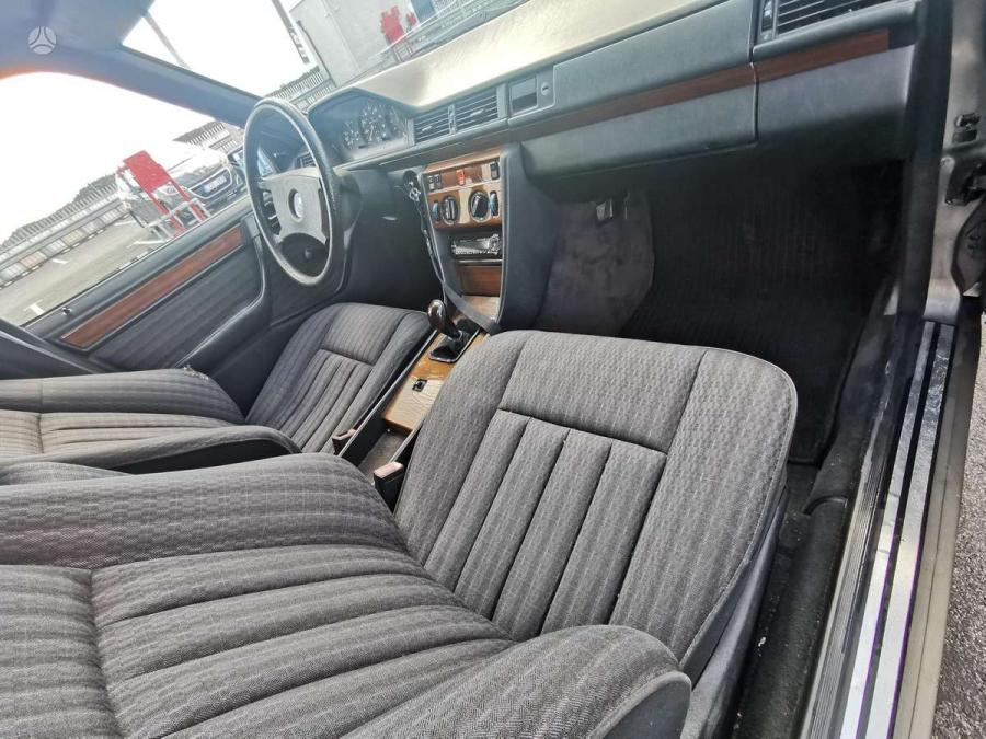 Серый Мерседес W 124 1990 в Вильнюс, объемом двигателя 2.00 л и пробегом 400 тыс. км за 2750 €, фото 19 на AUTOMOTO.COM.LV